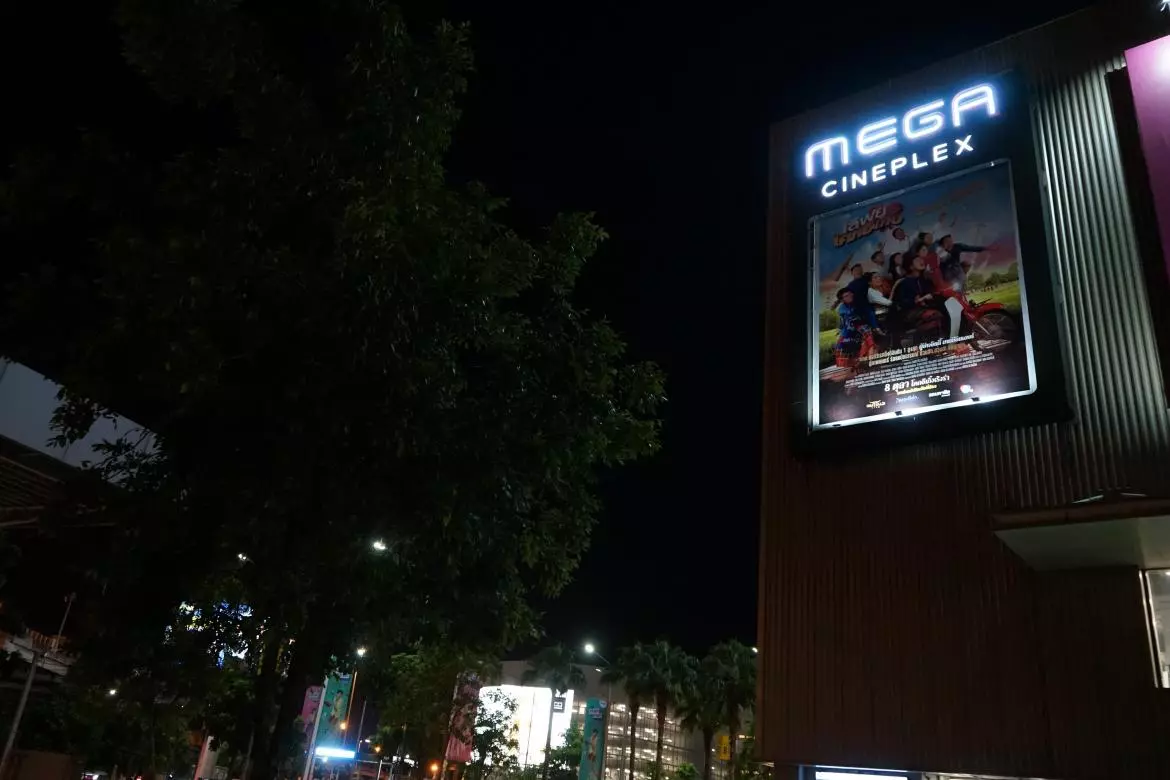 MEGA CINEPLEX (Bangna) (sign) - Portfolio:: ไฟประดับ ไฟตกแต่ง ไฟเทศกาล ...